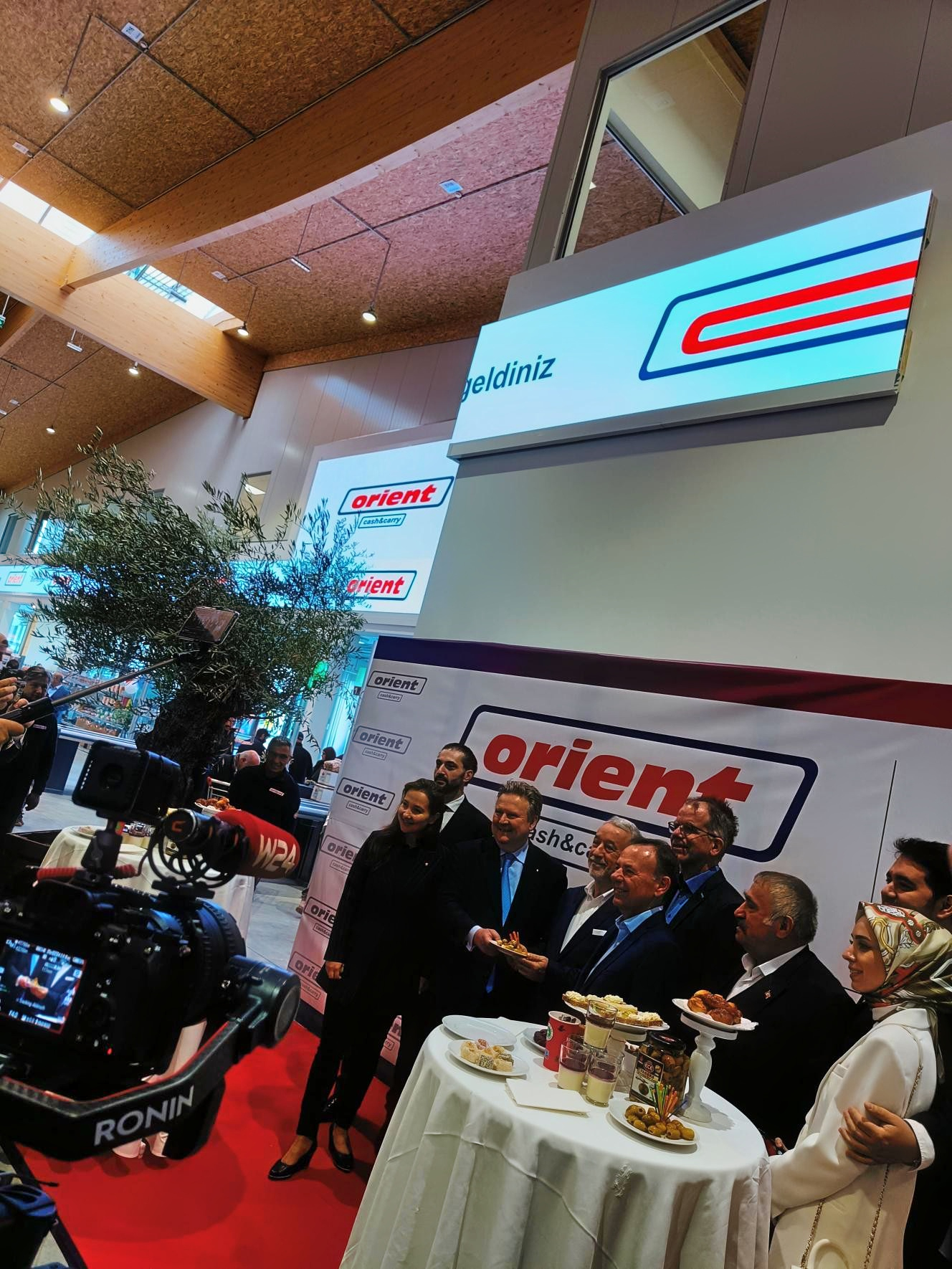 Orient Marketingservice - easescreen