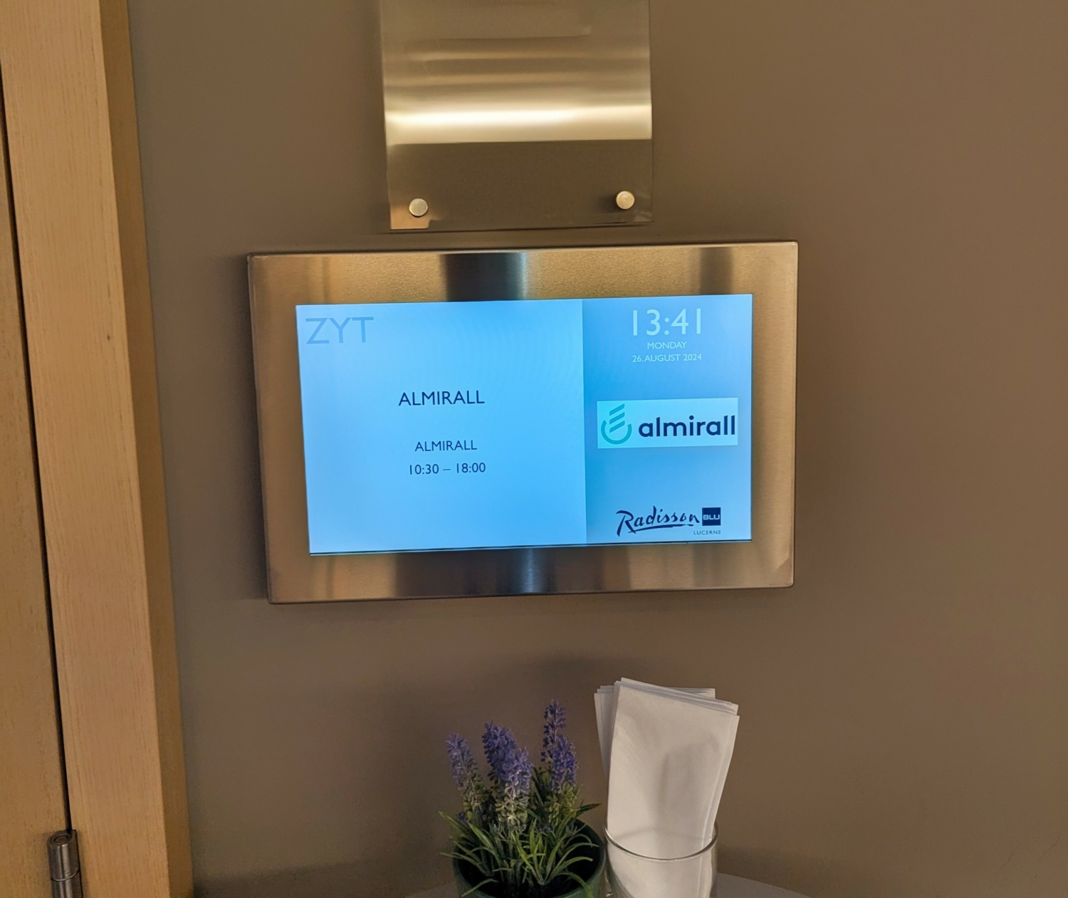 Radisson Blu - easescreen